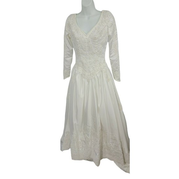 Unknown | Dresses | Vintage 9s Lace And Beaded Cathedral Length Train ...